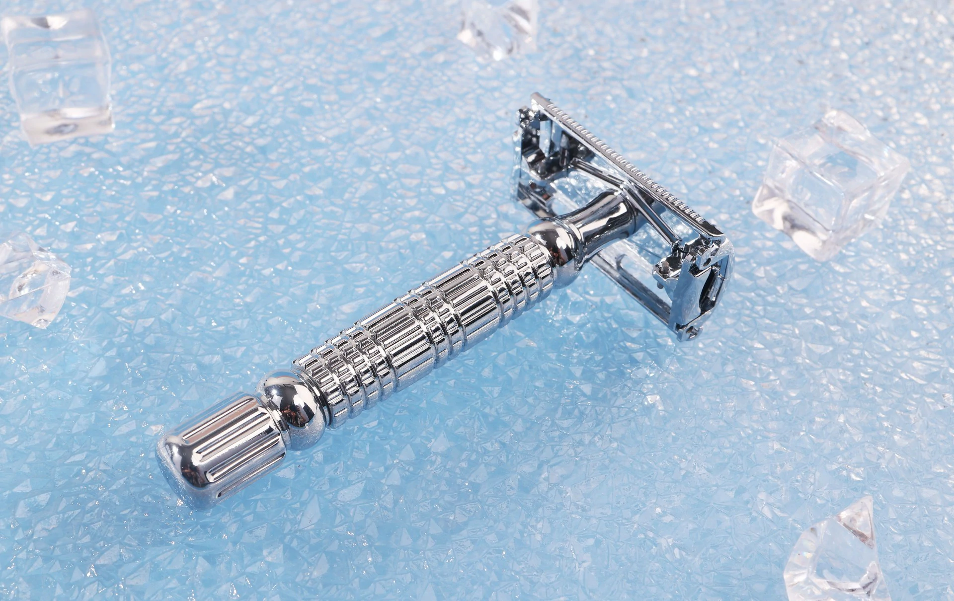 Use modern, adjustable shaving razor to get impressive results ...
